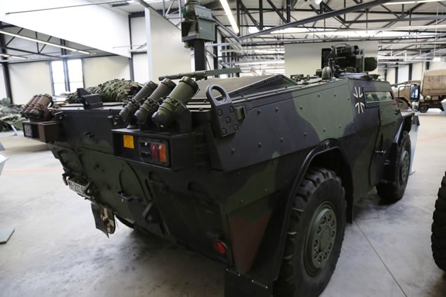 WarWheels.Net - Photos of the Fennek Light Armored Reconnaissance Vehicle